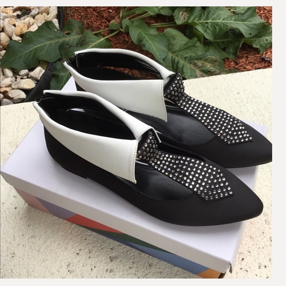 Katy Perry Collections | Shoes | Katy Perry Uni Tuxedo Flats Sandals ...